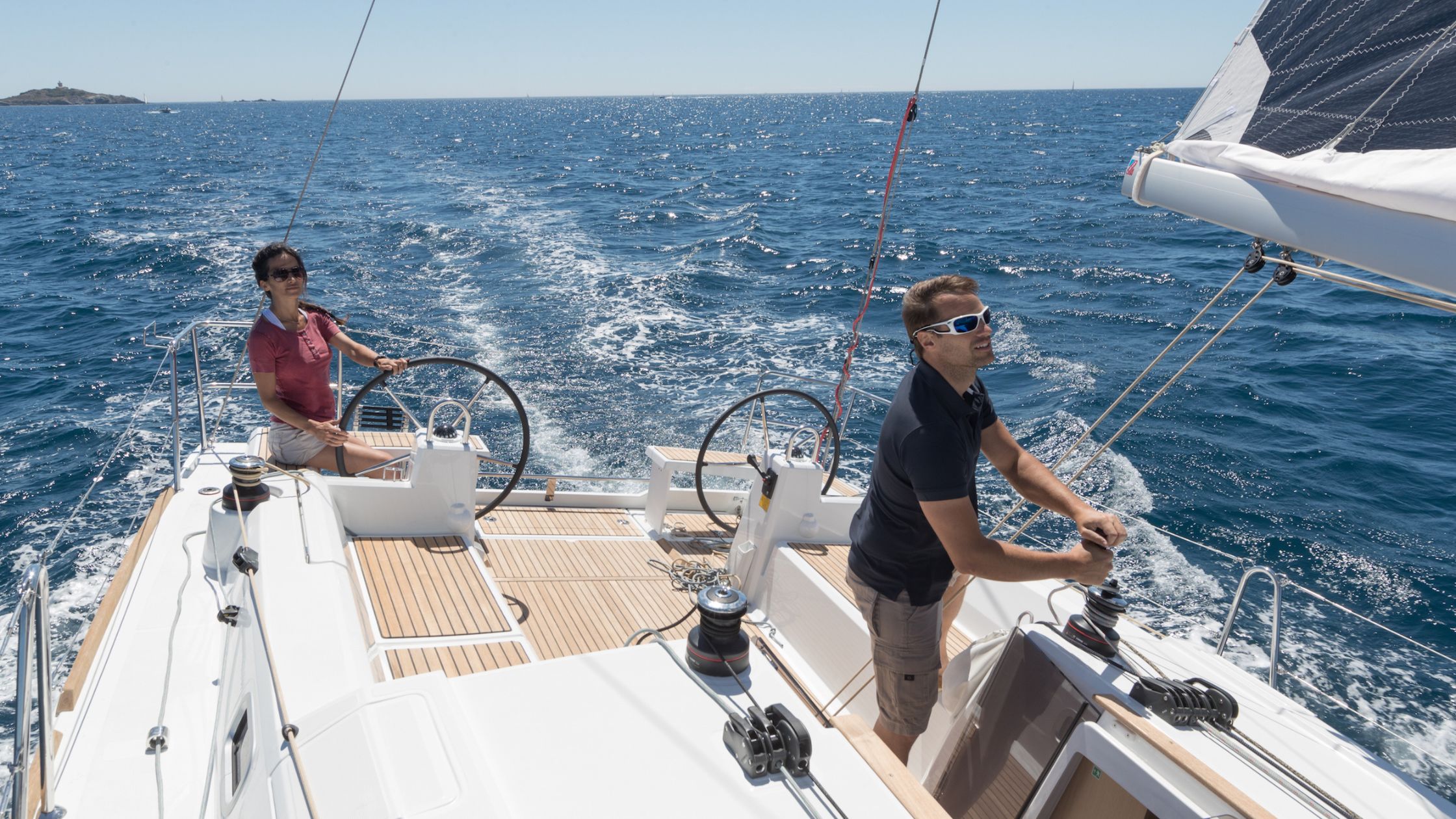 Choose the Perfect Boat for Your Needs: A Comprehensive Guide - JO Boating